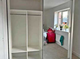 Second hand wardrobes store